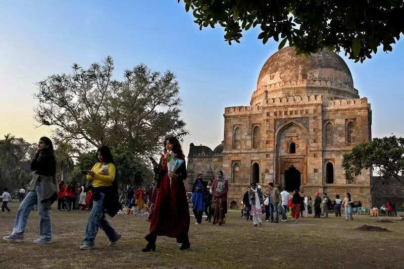 Strong winds clean Delhi’s air, mercury dips to 6.6Celsius