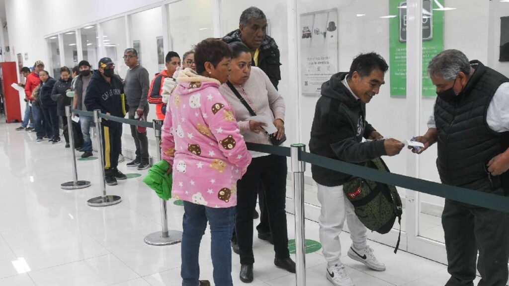 Hasta 50% menos en predial y agua para adultos mayores en 16 estados