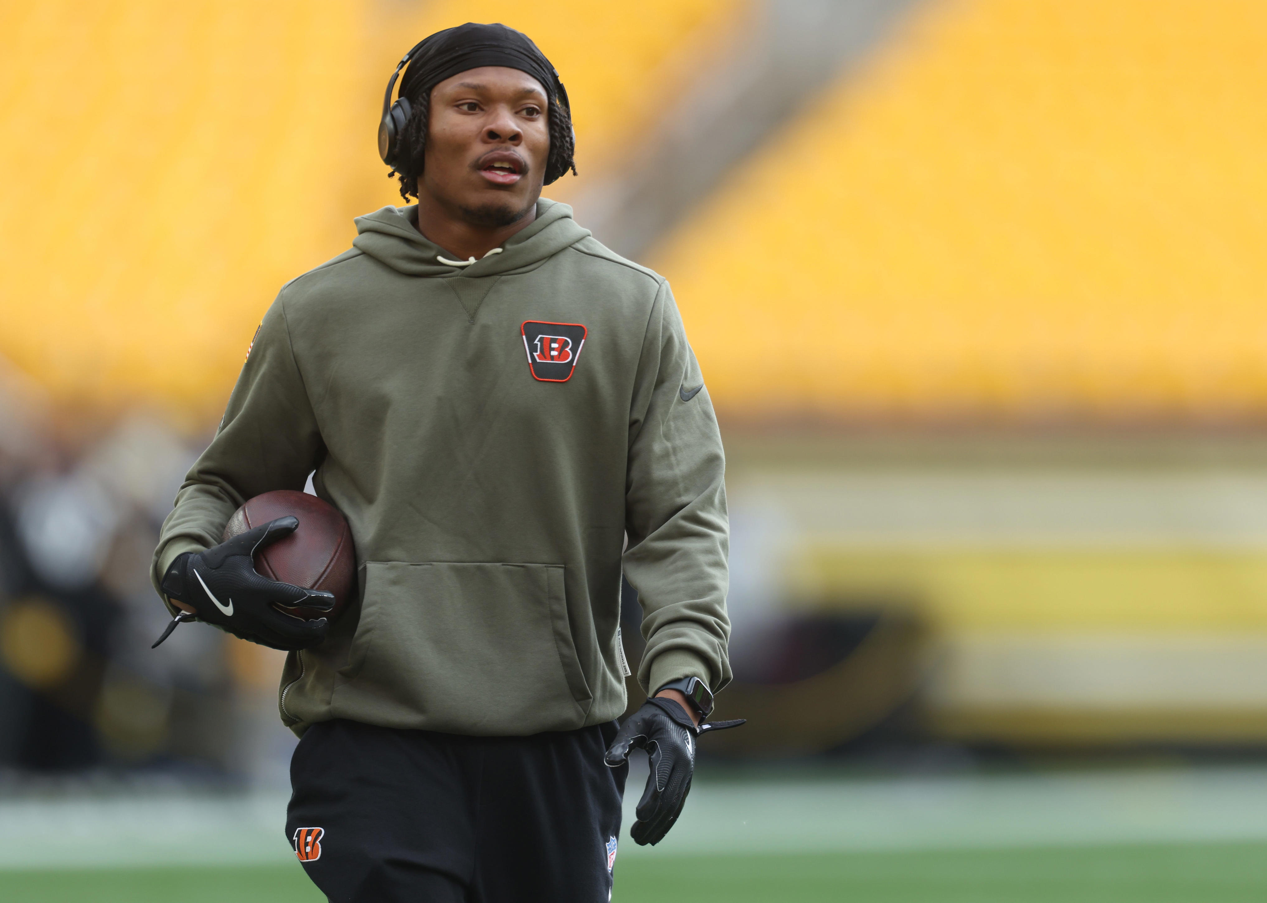 Bengals make wave of roster moves, sign 6 players to 1-year extensions
