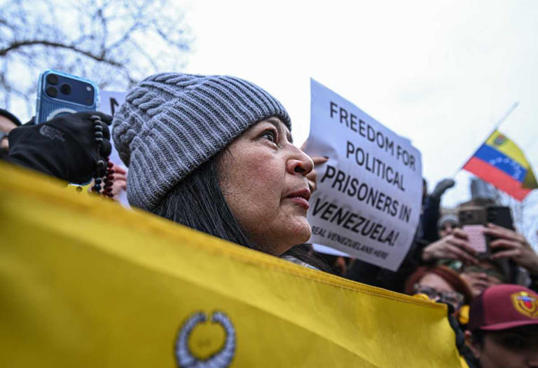 Nicolás Maduro arraignment: Venezuelans weep with joy outside Manhattan ...