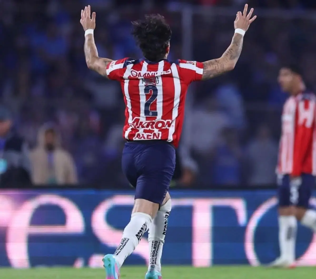 Pachuca le hizo un video y la amarga despedida de Chivas a Mozo