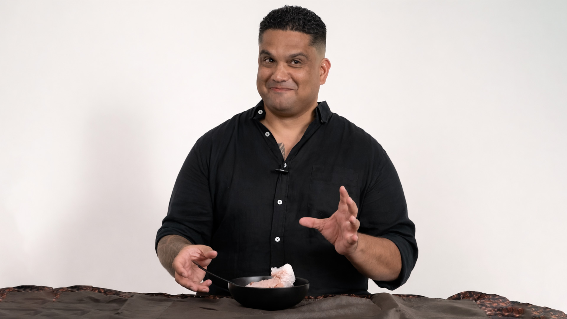 Westerners try Palembang food for the first time