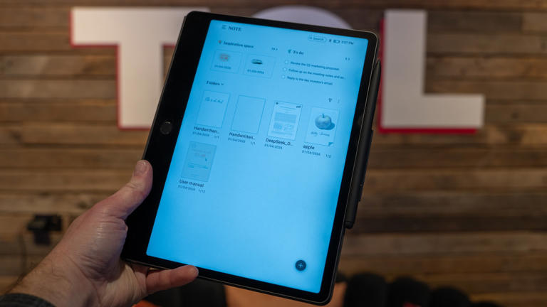 I checked out TCL's Kindle Scribe competitor at CES 2026 and writing on ...