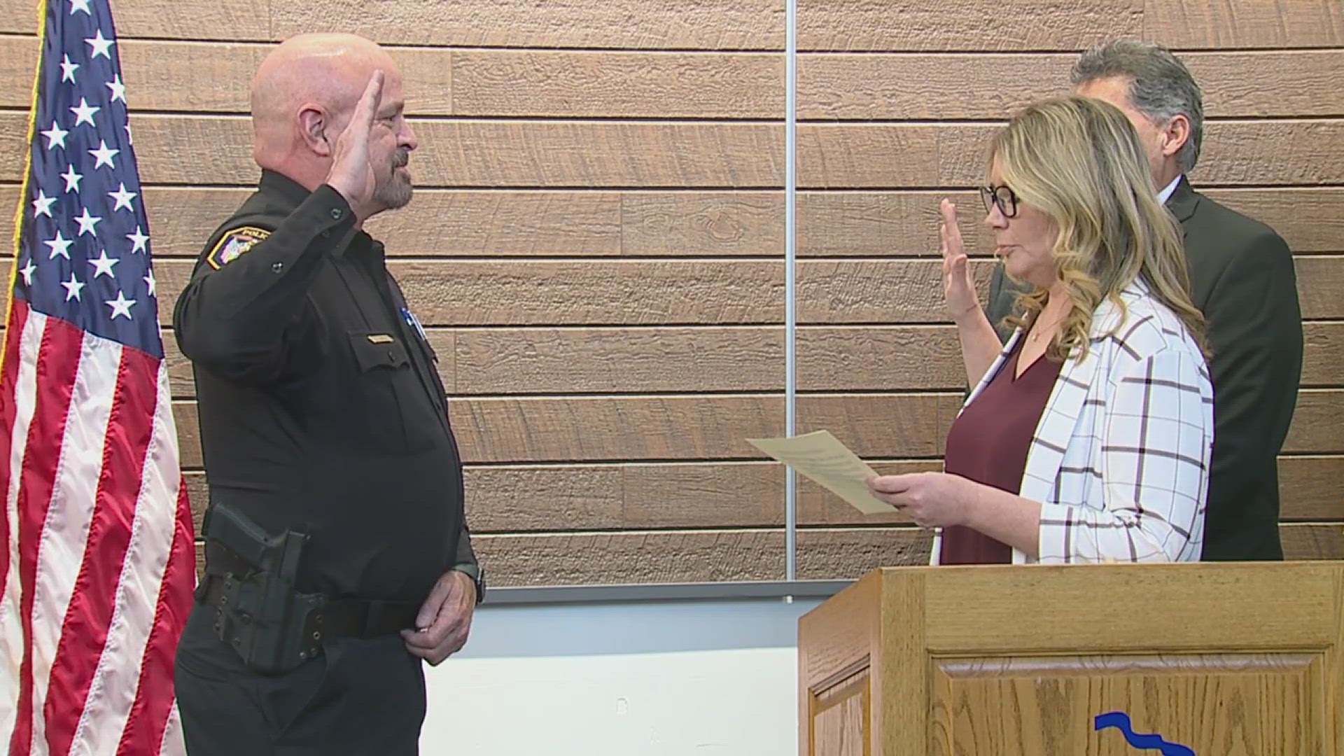 New Silvis police chief sworn in
