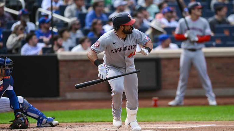 Royals acquire former Red Sox, Phillies catcher