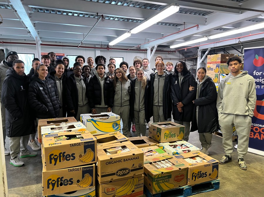 Siena basketball teams to host 2 food drives