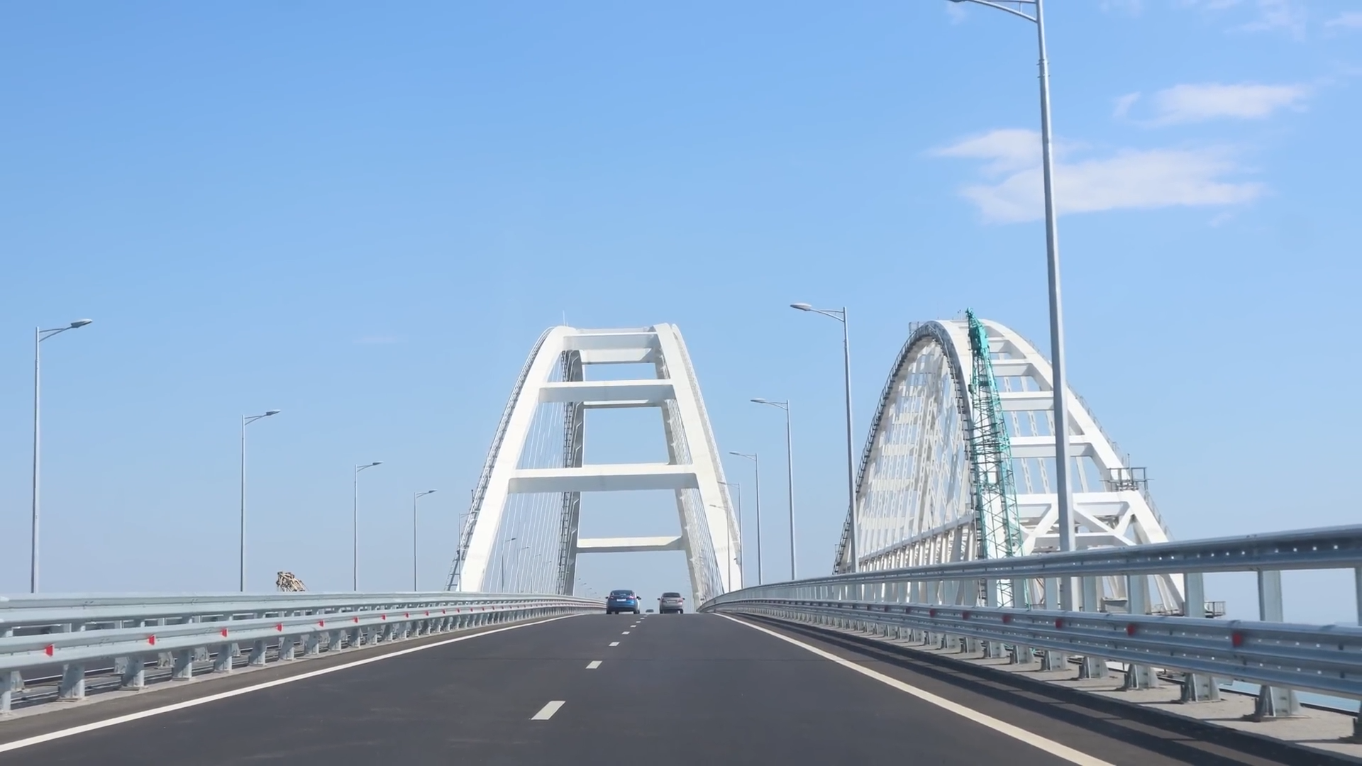 Why the Kerch Bridge keeps surviving Ukrainian attacks, the engineering ...