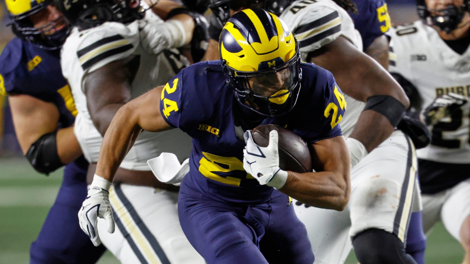 Michigan football running back Bryson Kuzdzal entering NCAA transfer portal