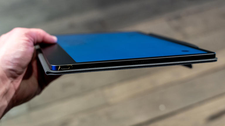 I checked out TCL's Kindle Scribe competitor at CES 2026 and writing on ...