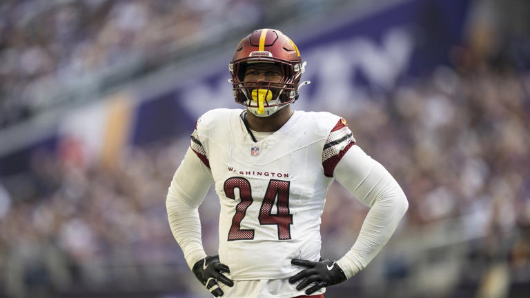 Von Miller wants to play another season and hopes to remain in Washington