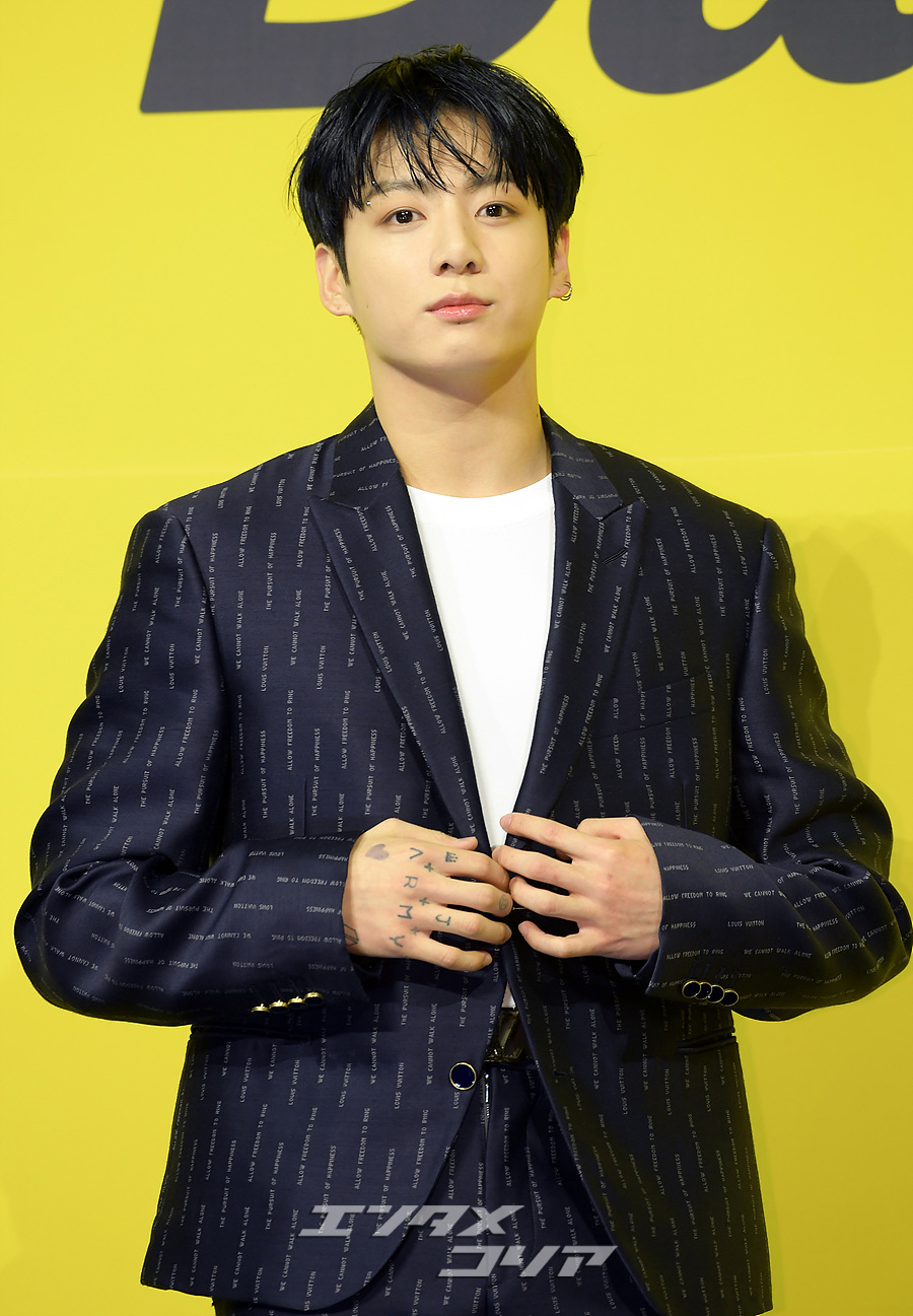 BTSのJUNG KOOK宅をまたも外国人女性が訪問…郵便物を投げたり写真を掛けて大騒ぎ