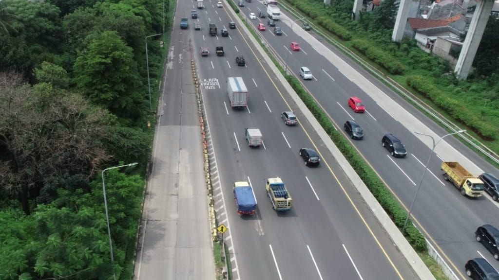 Jangan egois, melaju kayak keong di jalan tol bisa picu phantom traffic