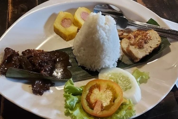 10 angkringan dan nasi kucing ikonik di Jogja: Jejak rasa sederhana ...