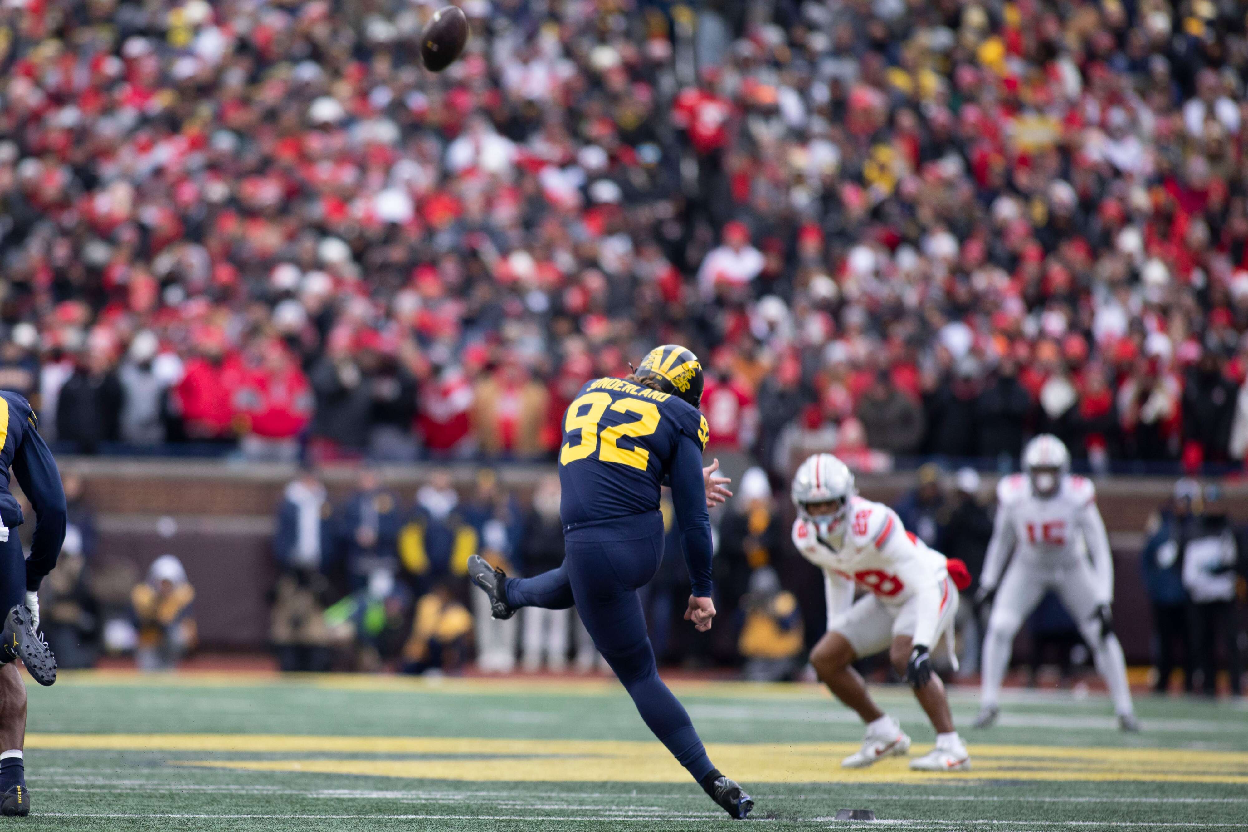 Michigan football specialist enters transfer portal