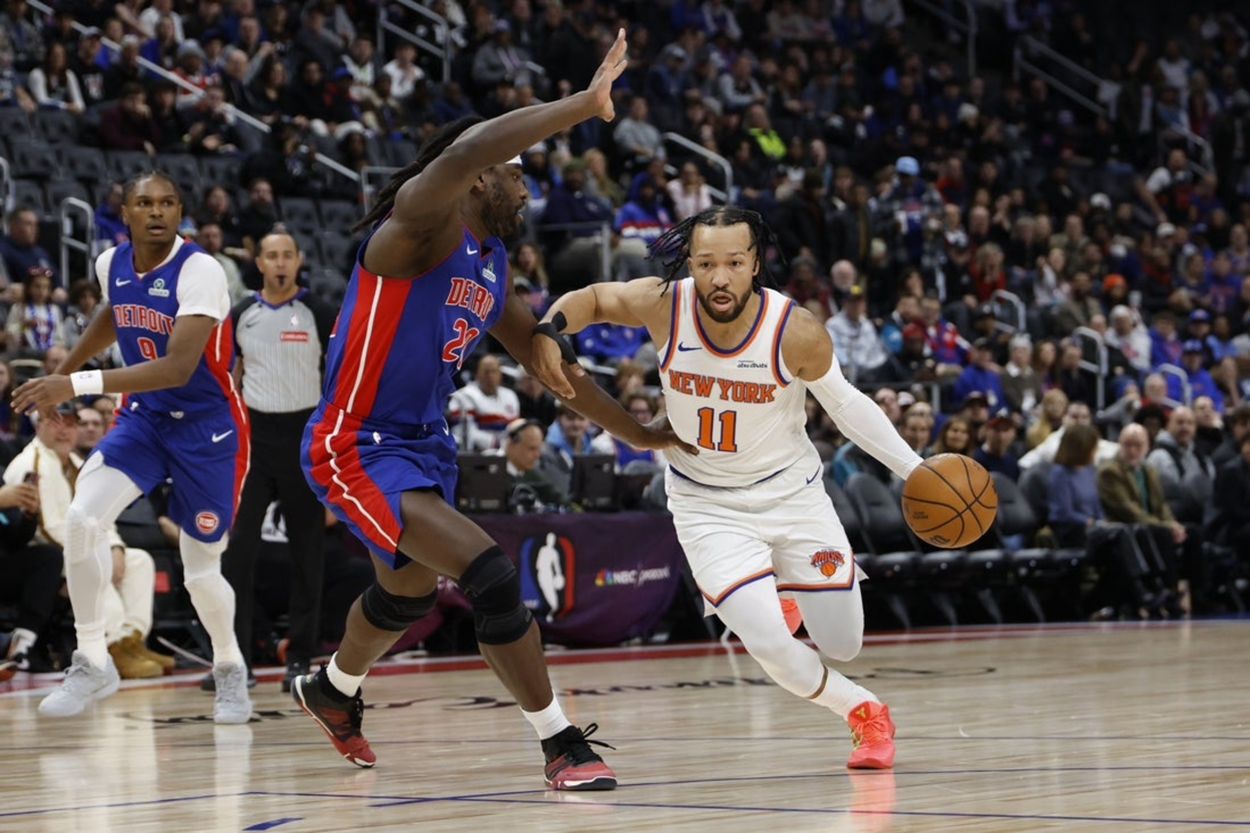 Pistons throttle Knicks in battle of top two Eastern Conference teams