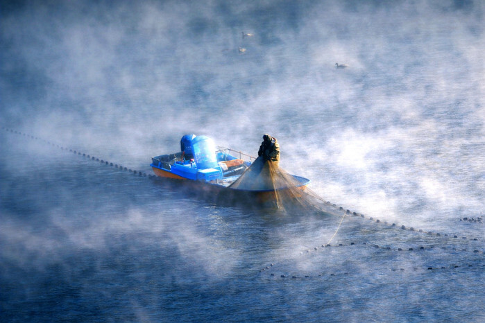 Fishing smelt on S Korean lake