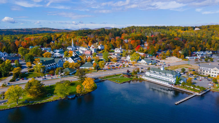 This cute New Hampshire lake town is less than an hour from White ...