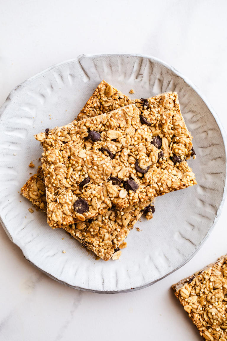 Peanut butter chocolate chip granola bars