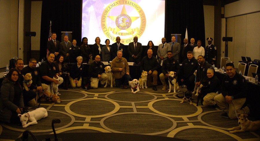 Illinois trains therapy canine teams for law enforcement