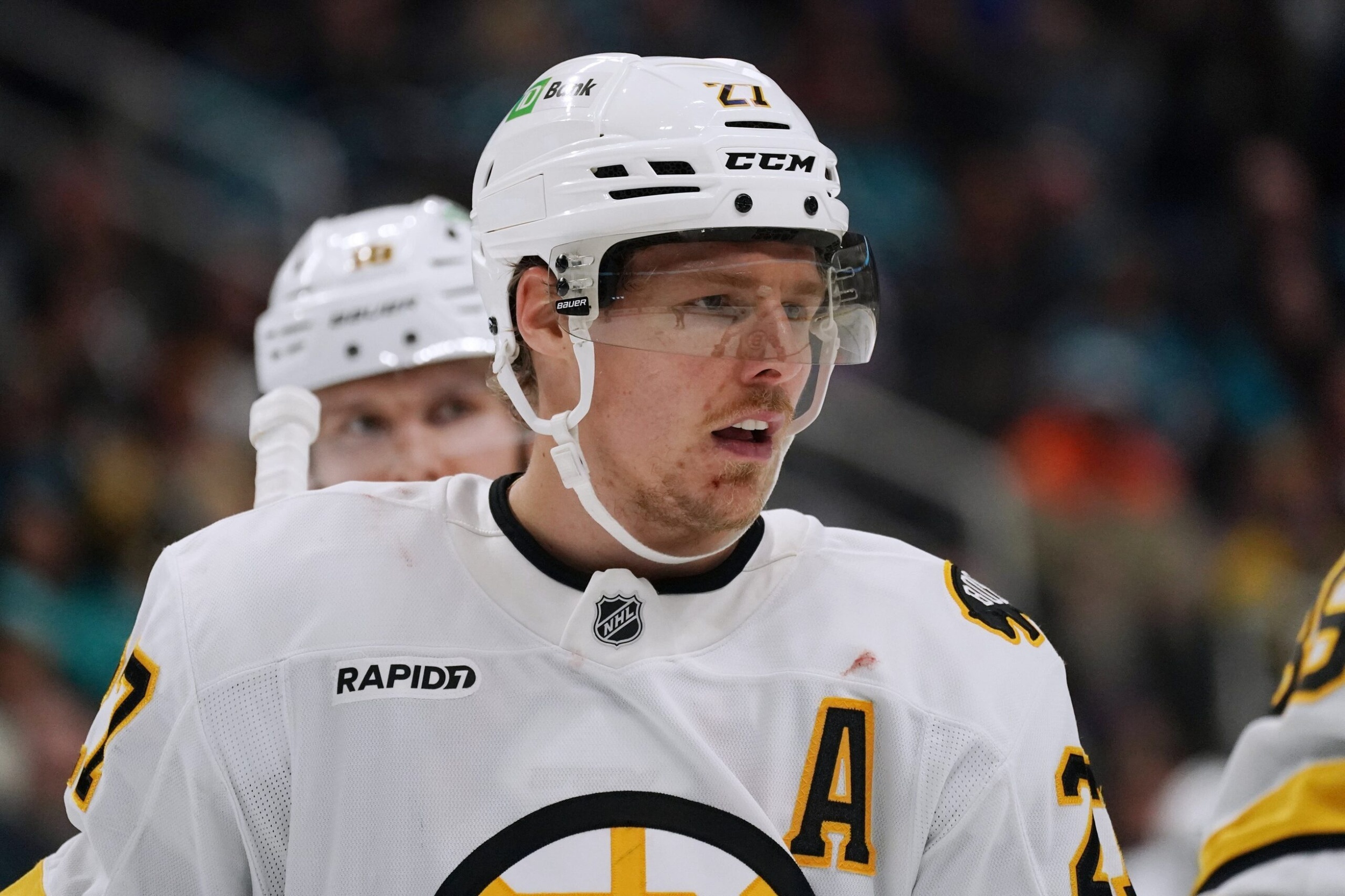Bruins’ Elias Lindholm leaves game vs. Rangers with lower-body injury