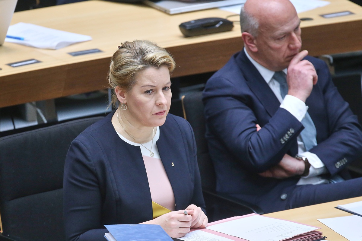 Stromausfall in Berlin: Rund 25.000 Menschen weiter ohne Strom ++ Amt ...