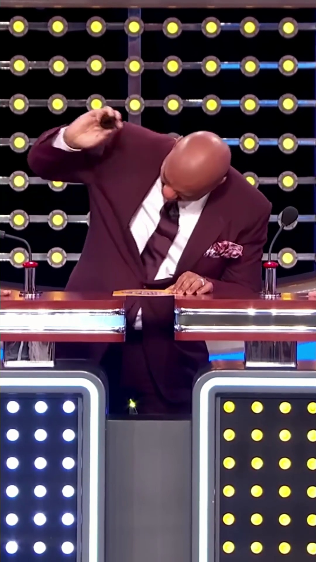 Steve Harvey completely loses control after this Family Feud answer