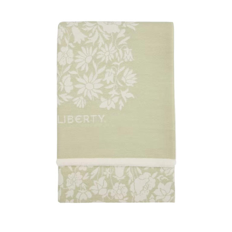 Decorating without trends: Shop our timeless wool edit