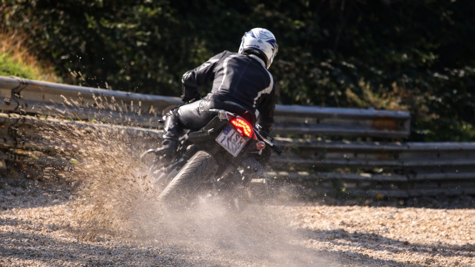 Motorcycle crashes in corner at Nordschleife