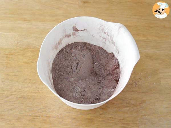 Layer cake Petit Chef with gum paste - video recipe!