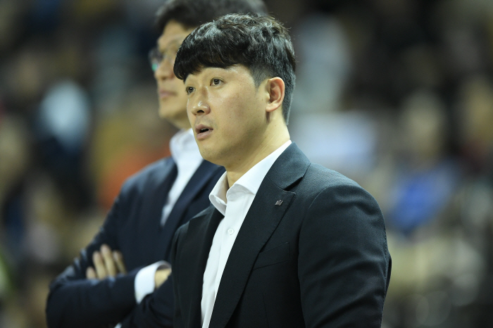 Shin Myeong-ho appeared to get hit by the upgraded version of Yang Hong ...