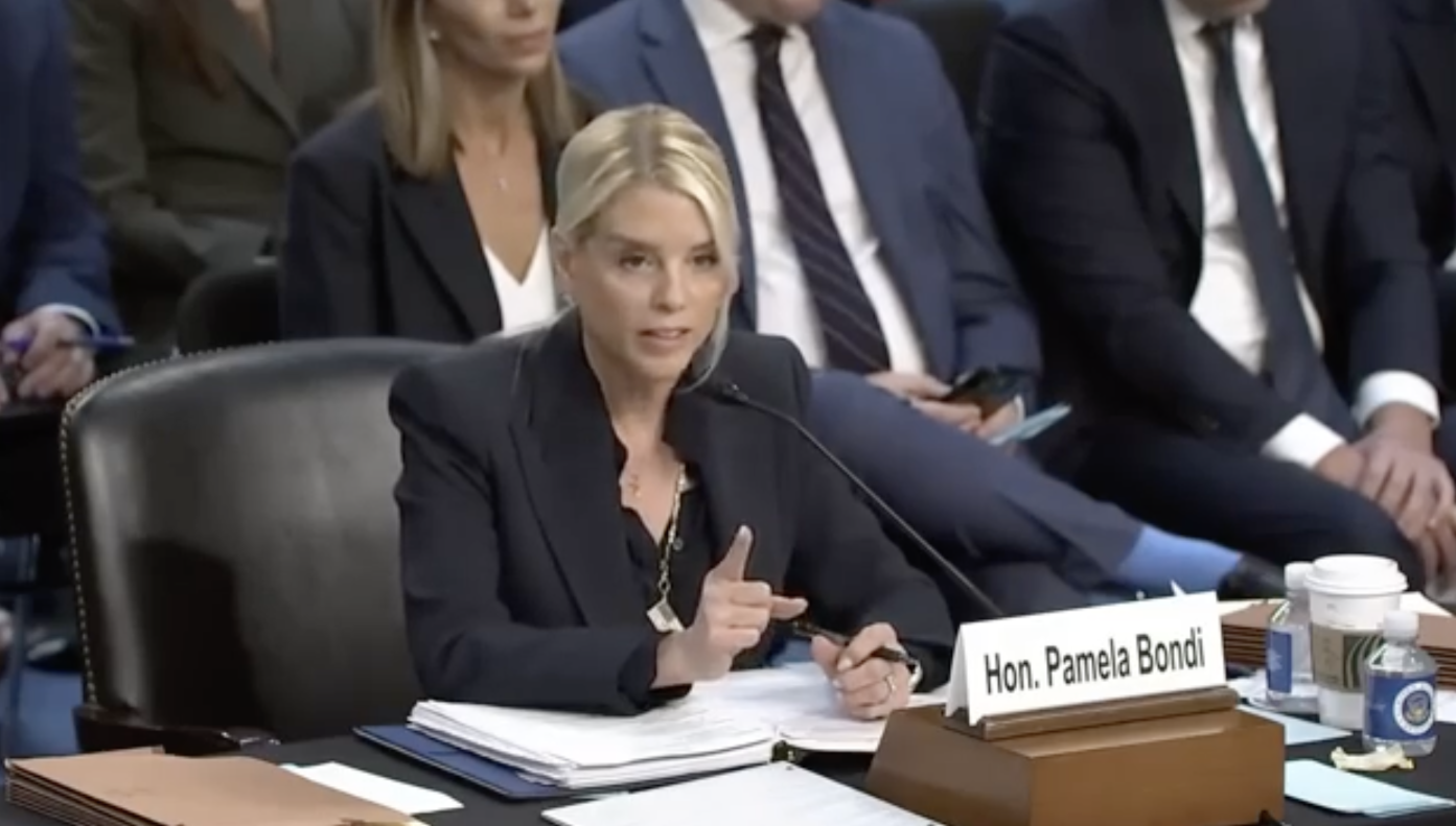 'I'm not going to get in the gutter with you': Pam Bondi throws tantrum ...