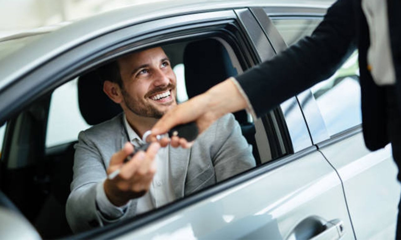 ¿Qué pasa fiscalmente si compras un auto con dinero prestado?