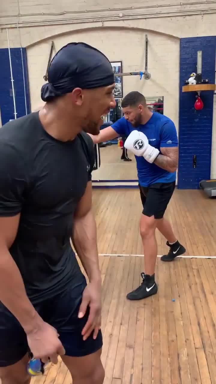 "THE KIDNEY SHOT!" EMANUEL ODIASE & ANTHONY JOSHUA IN CAMP PRACTICING ...