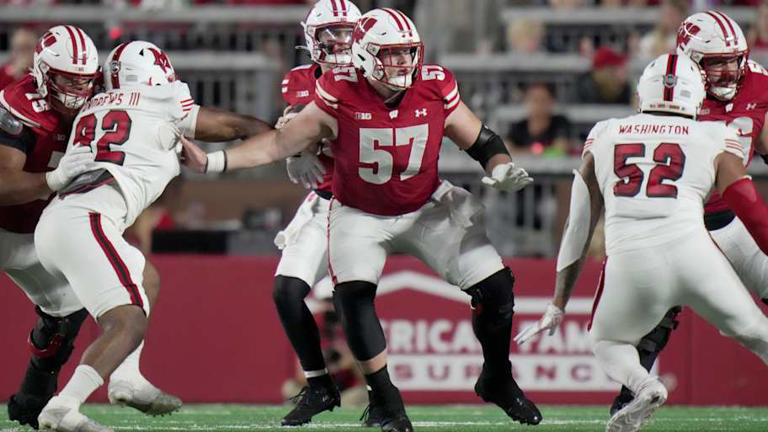 Illinois signs Wisconsin transfer center Jake Renfro to stabilize ...
