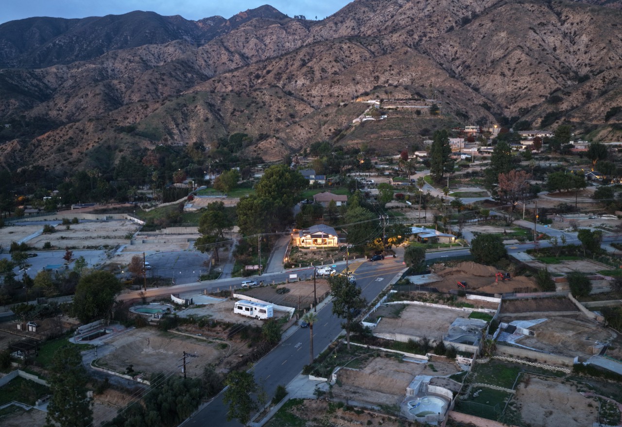 A year after fires, LA.’s rocky recovery is shaped by wealth, insurance ...