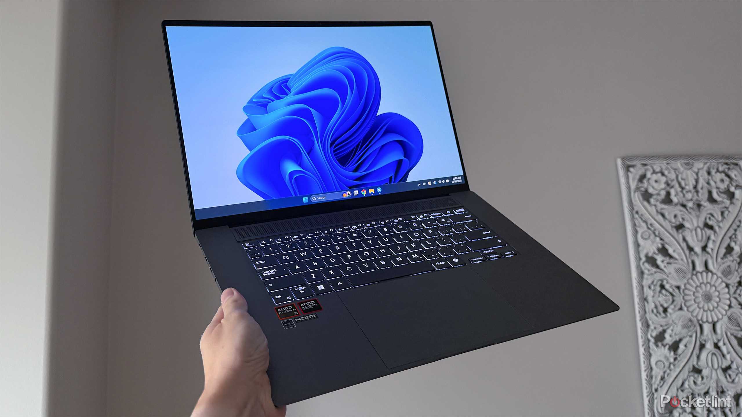 You might soon be able to move and resize the taskbar in Windows 11