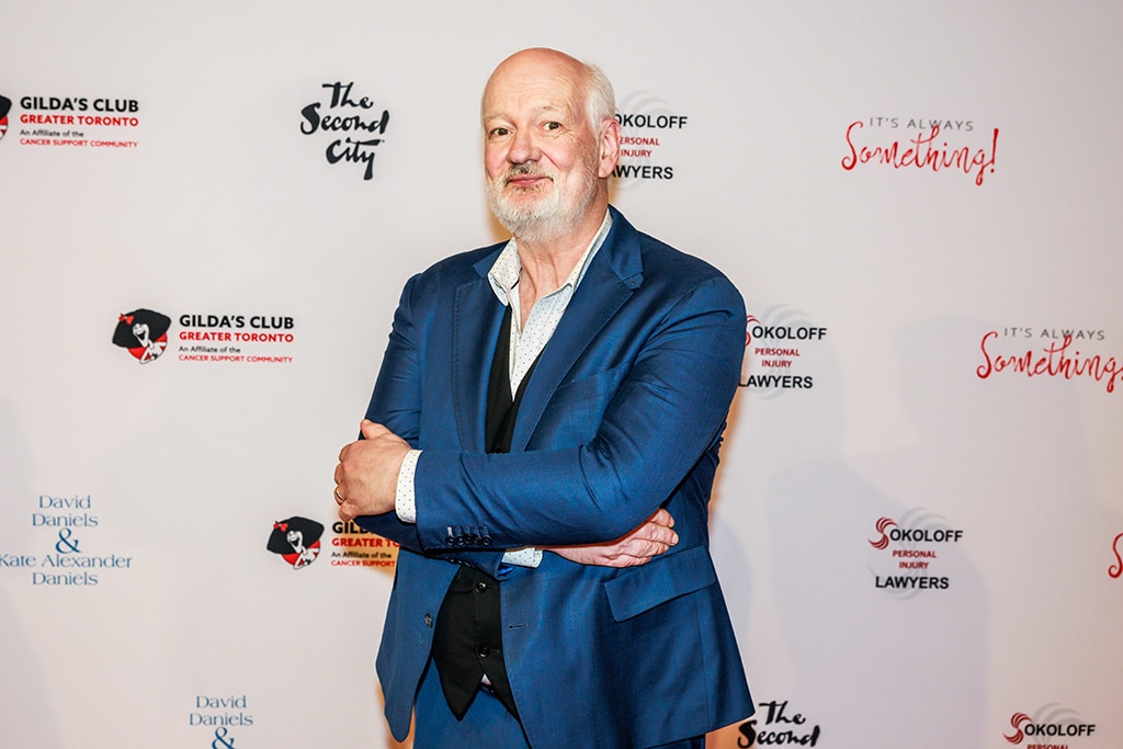 Whose Line Is It Anyway's Colin Mochrie gets emergency eye surgery