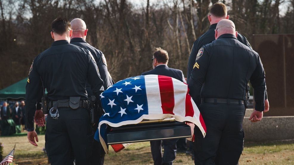 Blount County community gathers to honor fallen deputy following car crash