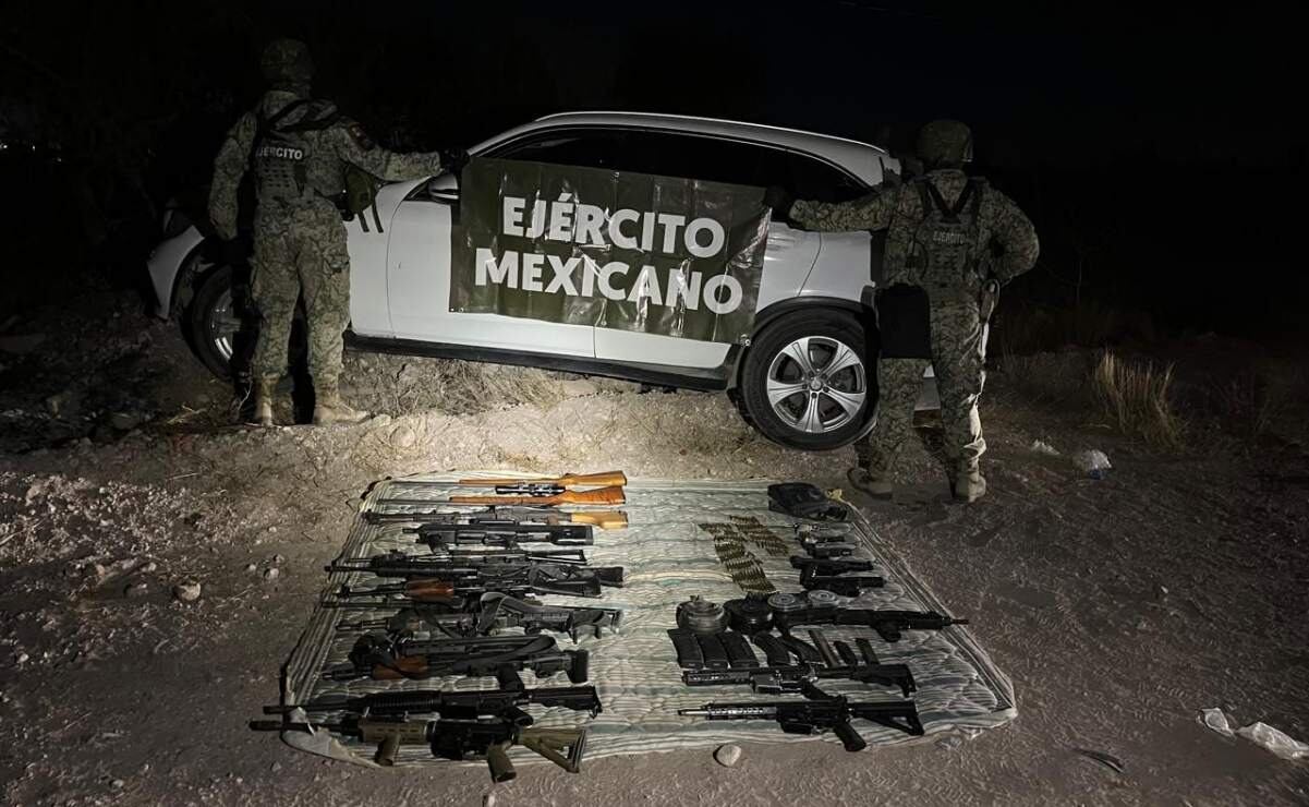 Aseguran en Sonora vehículo con reporte de robo en EU; transportaba arsenal