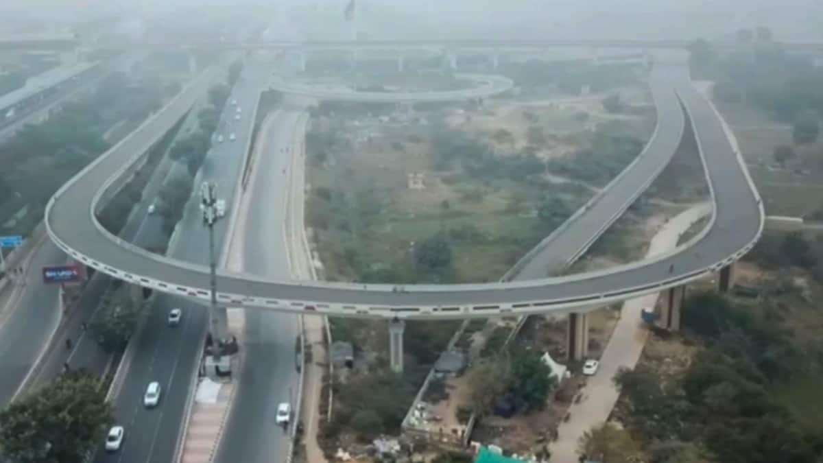 Flights disrupted as cold wave, dense fog grip North India; Delhi AQI ...