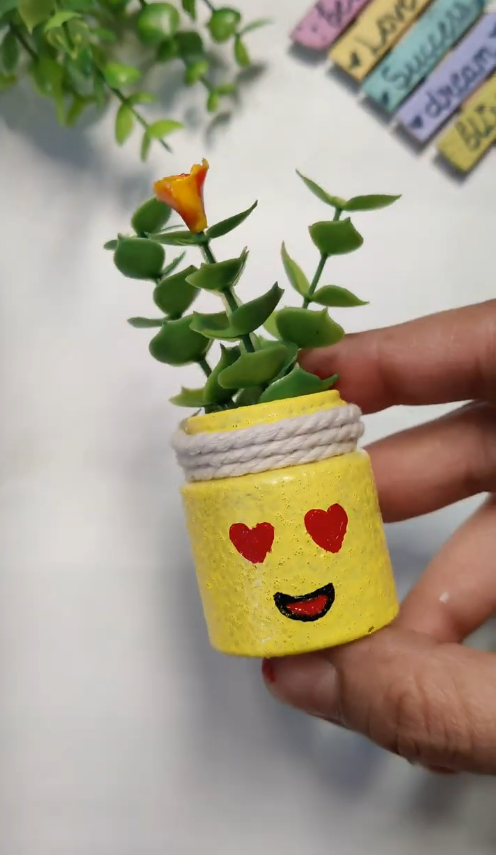 Acrylic bottle painting projects you have to try