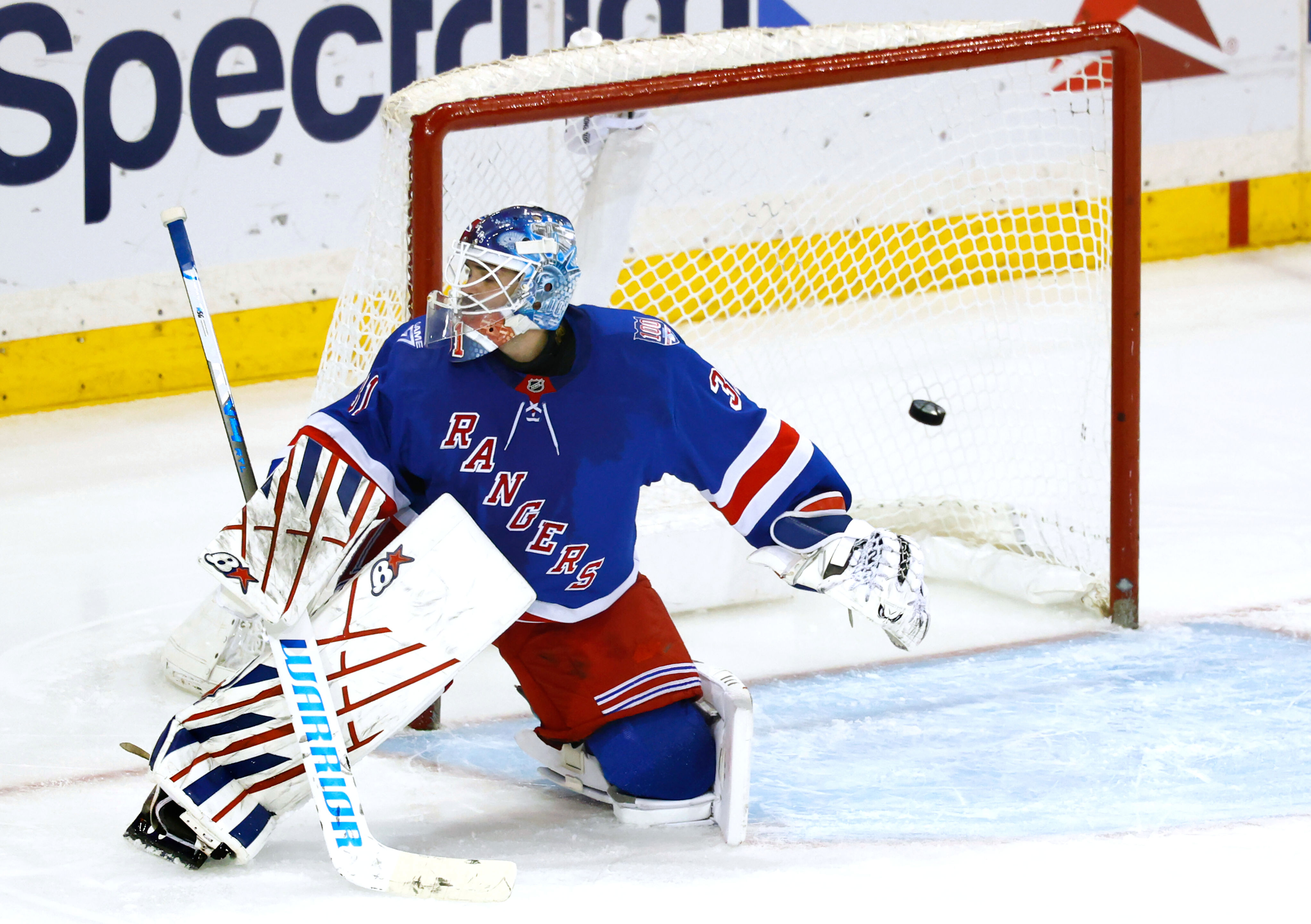 Rangers goaltender Igor Shesterkin leaves game against the Mammoth ...