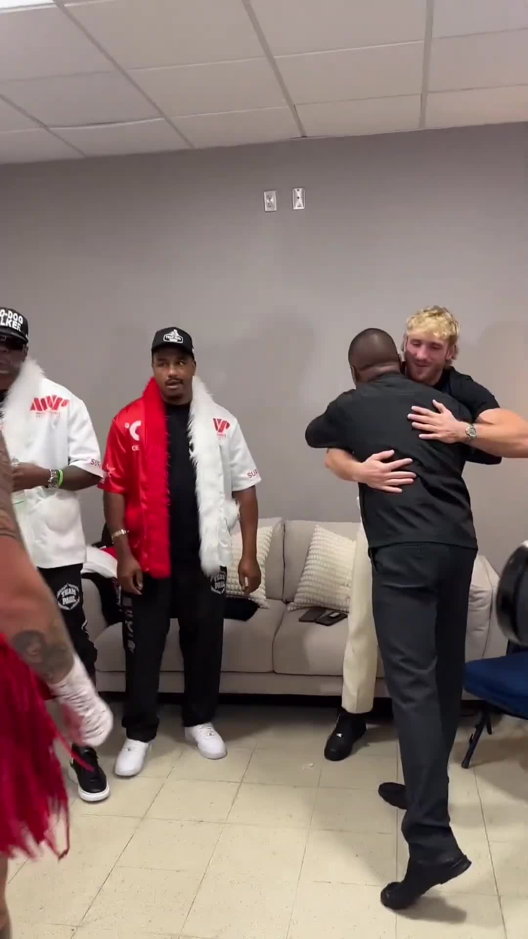 Jake Paul meets Puerto Rican legend Felix Tito Trinidad 🙏