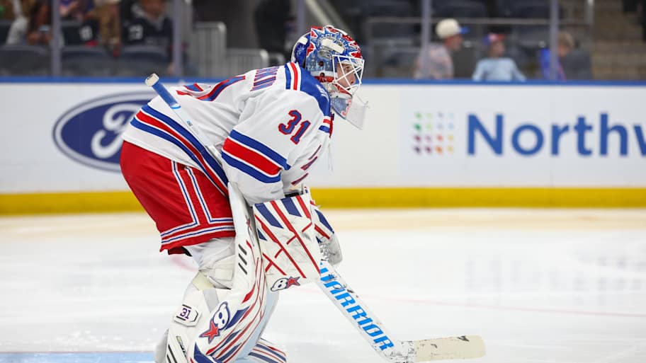 Rangers goalie leaves game after collision