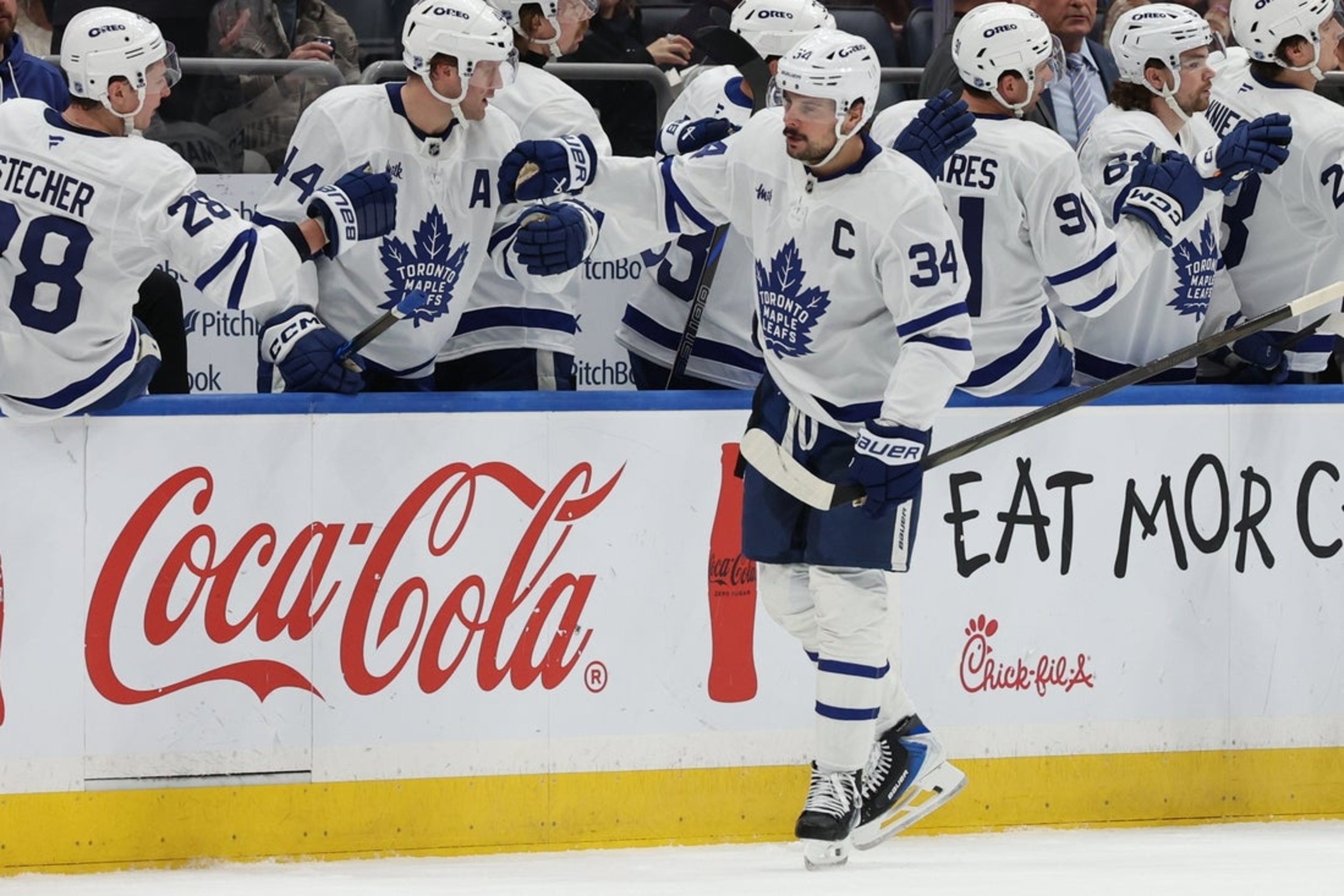 Leafs, new franchise record-holder Auston Matthews take on Florida