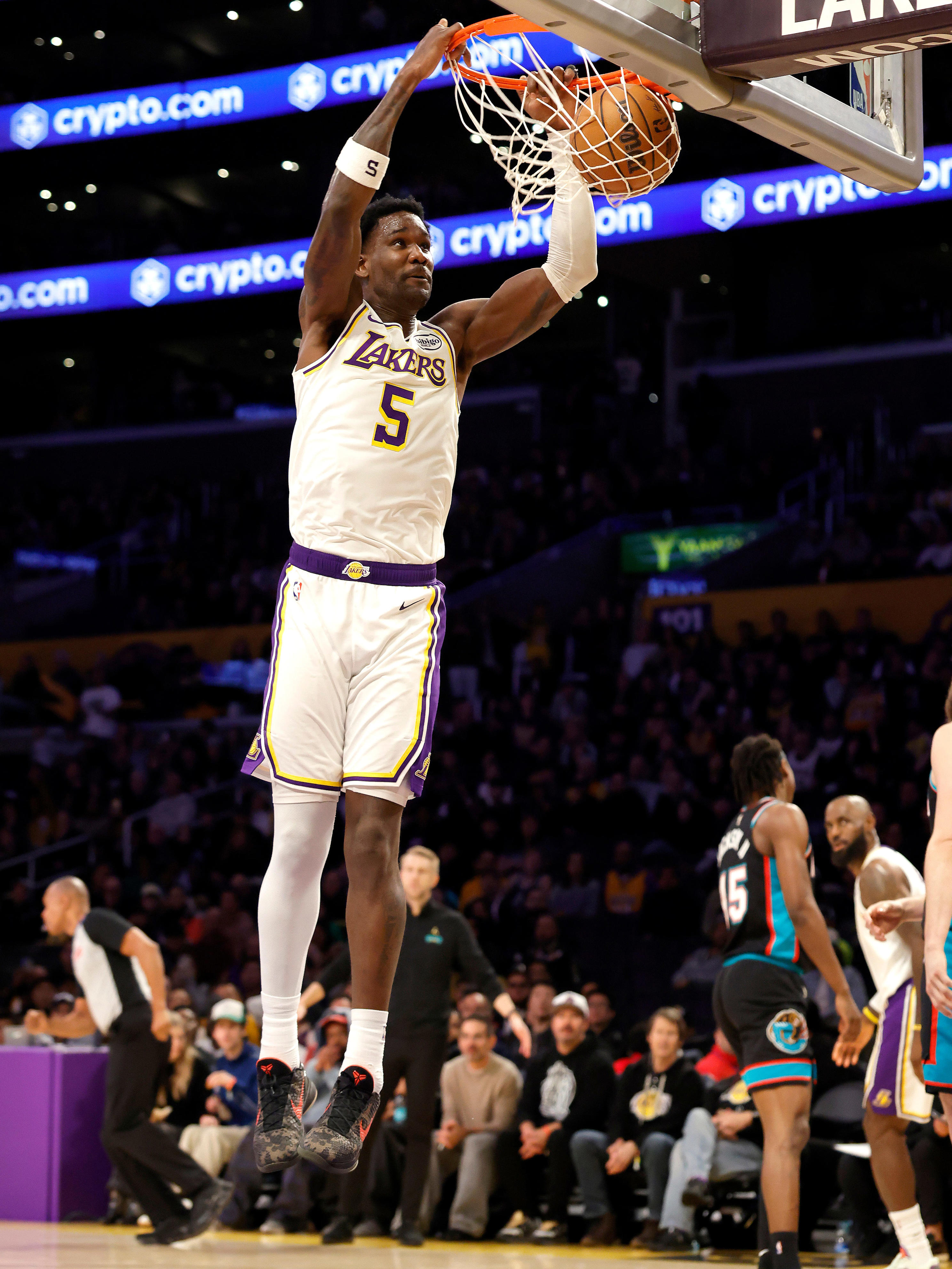 Deandre Ayton on getting more touches: 'Bigs can't feed themselves'