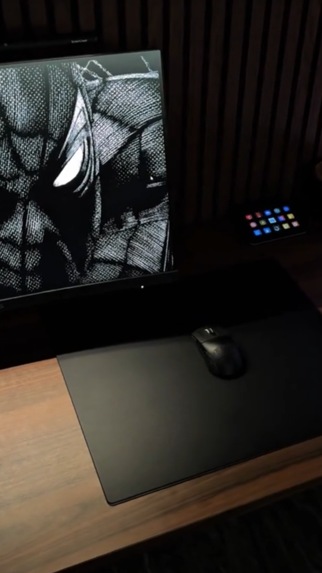 Black PC gaming setup that’s both clean and stylish