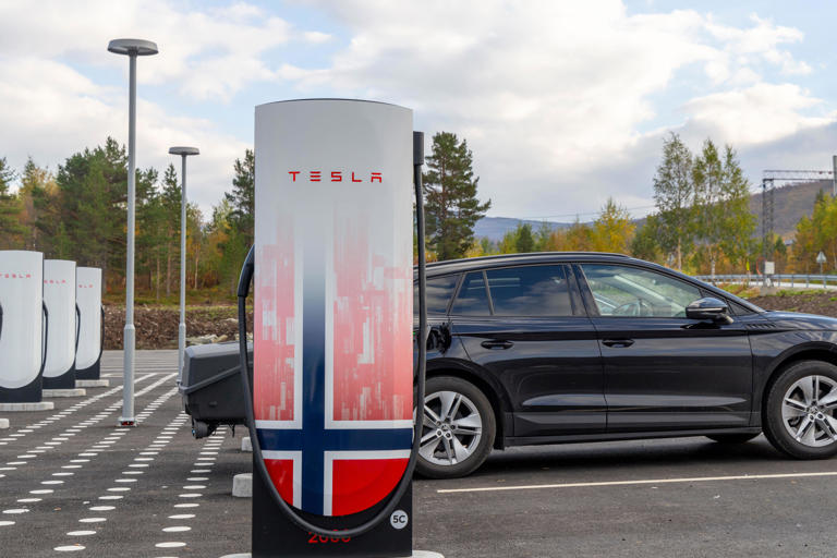 How much does cold weather affect the range of electric cars?