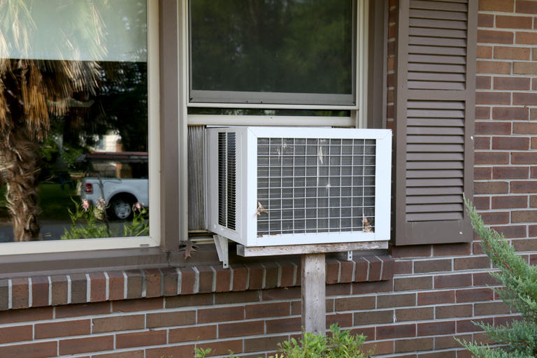 Best air conditioner temperature to 'set and forget' as temperatures ...