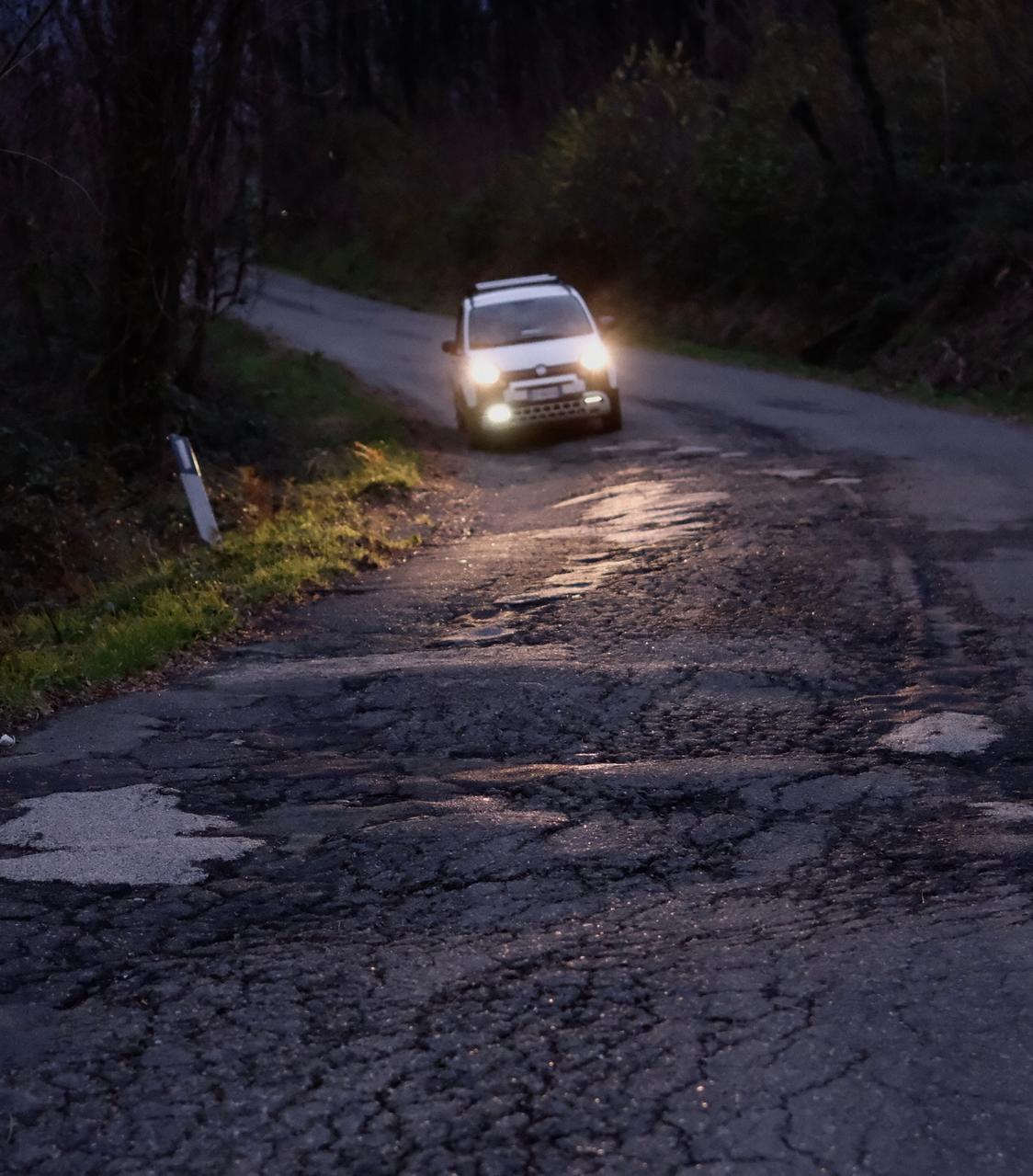 La Sp31 è dissestata e pericolosa. Alta velocità e scarsa illuminazione ...